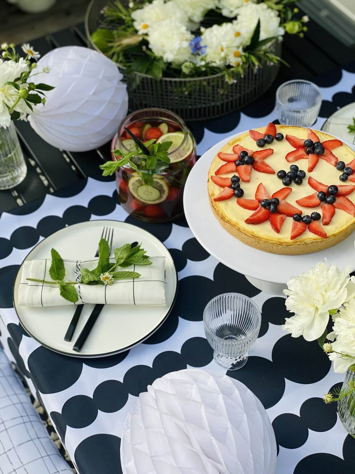 Midsommar: Mit wenig Aufwand eine schöne Sommer-Tischdeko ...